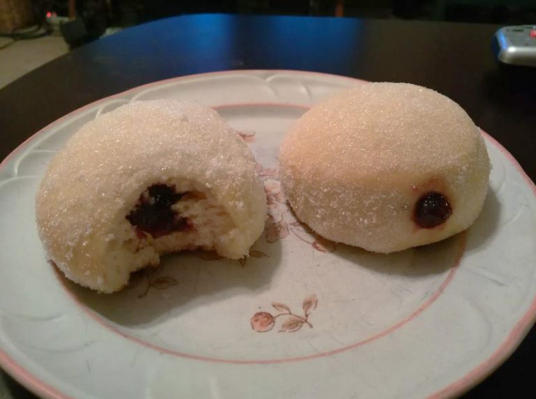 Polish doughnuts or Paczki filled with Raspberries | Jenny Can Cook ...
